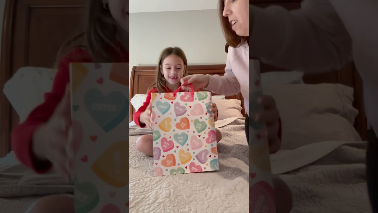 My Surprise Valentines! 💘 #valentine #gift #shorts #unboxing @Squishmallows #fun #micromallows