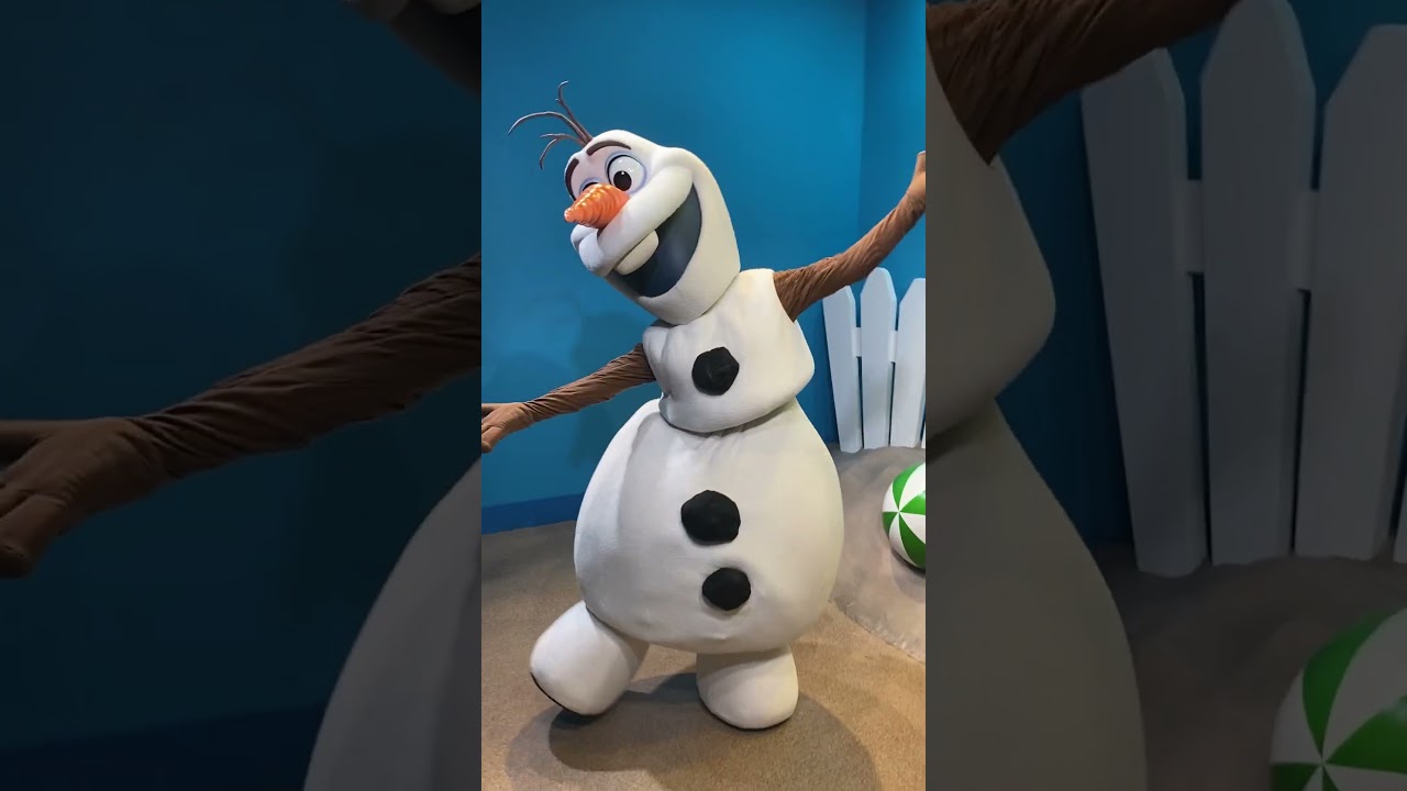 I SO Want to Build a Snowman...First Time Meeting Olaf!☃️