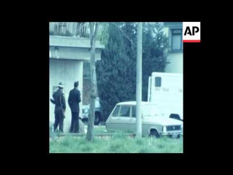 SYND 27 3 80 SUPPLIES DELIVERED TO DOMINICAN EMBASSY UNDER SIEGE IN BOGOTA