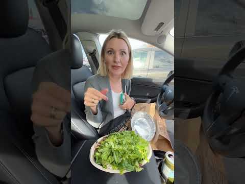What a Dietitian Orders to Eat at Chipotle!