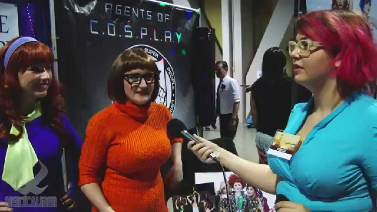 DAPHNE and VELMA! Scooby Doo Cosplayers at Long Beach Comic Con 2015