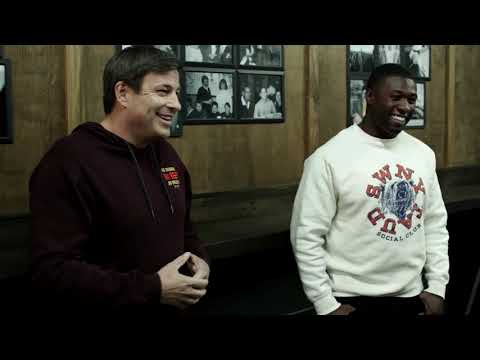 Roquan Smith Shows Support at Chicago’s Favorite Eatery, Mr. Beef