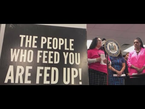 Tipped workers push for full minimum wage in New York