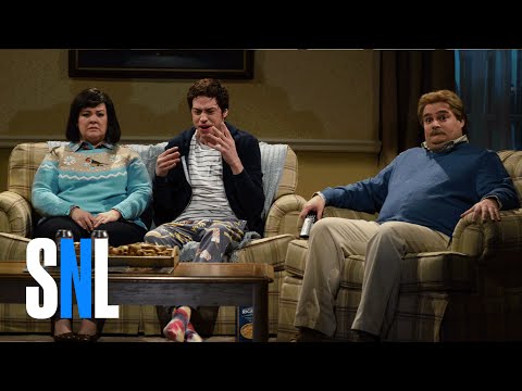 SNL Perfectly Depicts That Awkward Moment When A Sex Scene Comes On ...