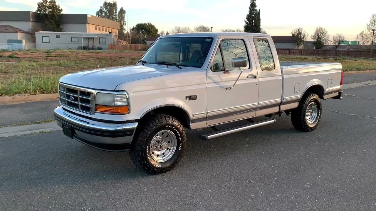 Beautiful Original obs truck - 1995 Ford F-150 XLT extended cab  ( super cab ) short bed 4x4.
