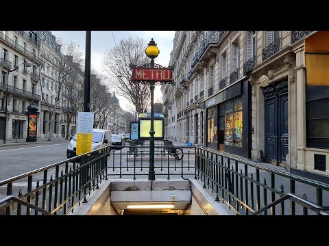 De Saint-Augustin à Opéra par les couloirs de correspondance du métro et du RER