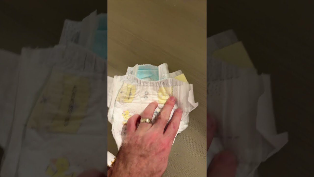Pampers Swaddlers diaper fit indicator. Quick tip for Dads and Moms!