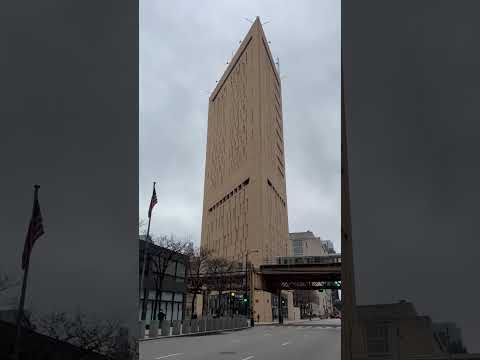 Downtown Chicago’s Metropolitan Correctional Center