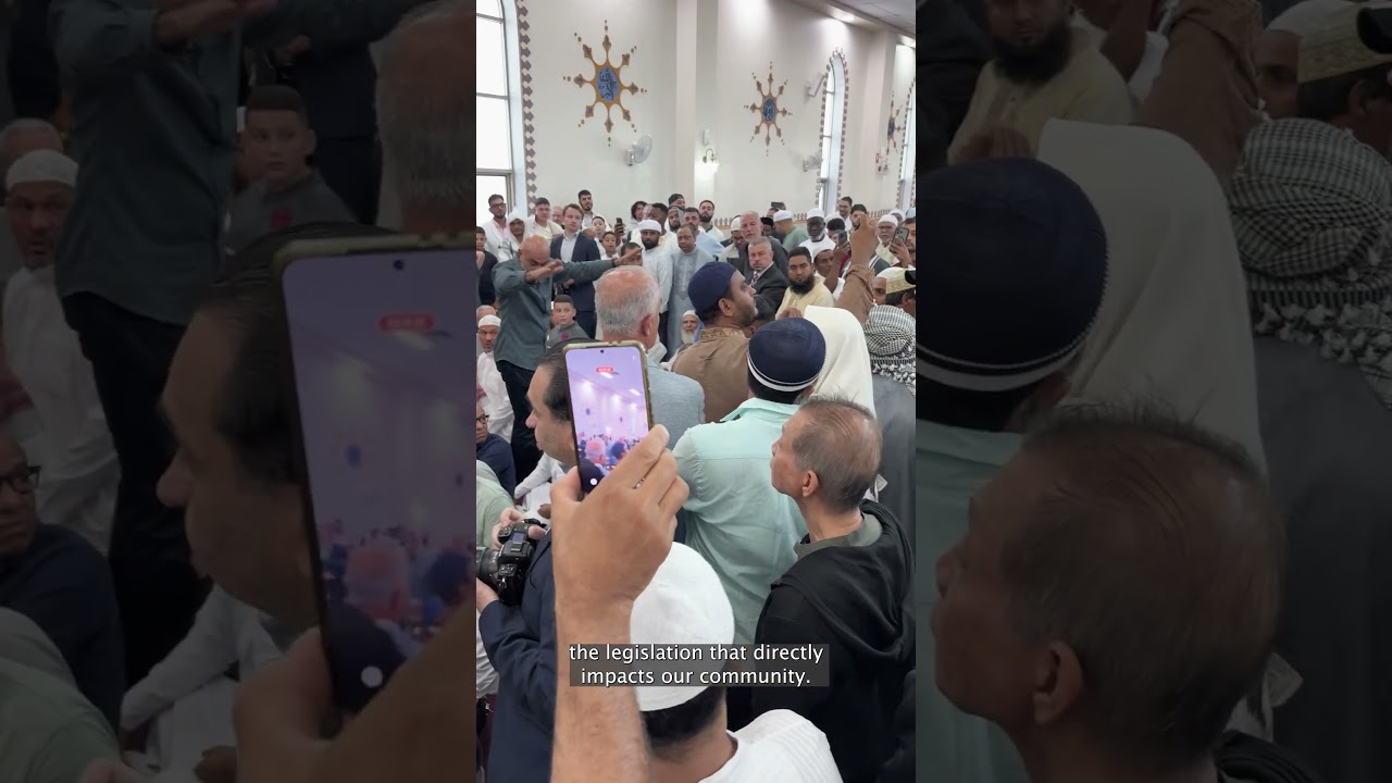 Protesters heckle Prime Minister Anthony Albanese at Lakemba mosque