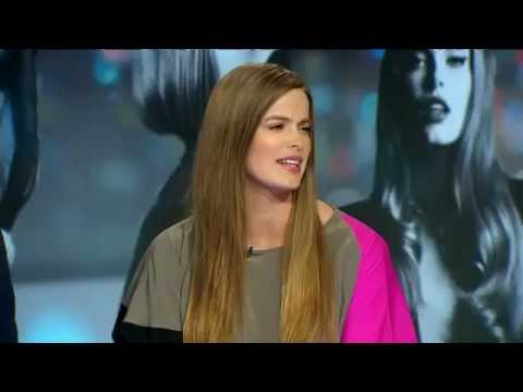 Plus size model Robyn Lawley marks a milestone as she brings curves to ...