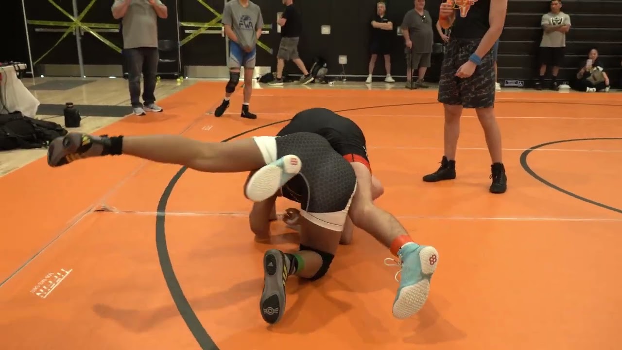 Tiago vs mexico singlet guy