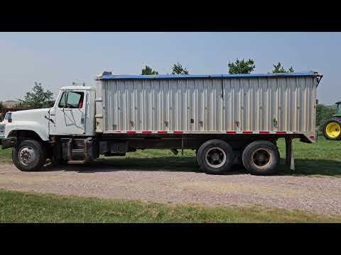 1979 International G2504 T/A Grain Truck - Selling on BigIron Auctions - Oct. 2023