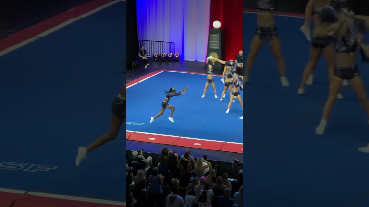 Bounce back tumbling pass🤯#cheer #tumbling
