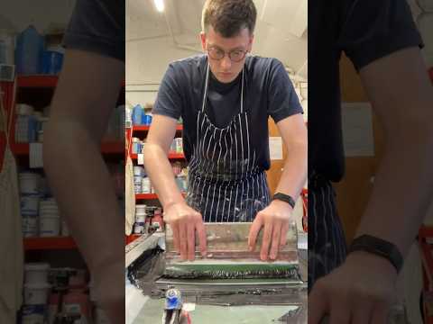 Screen printing my BRAND NEW Business Cards #screenprinting #art #adayinmylife #illustrator #artist