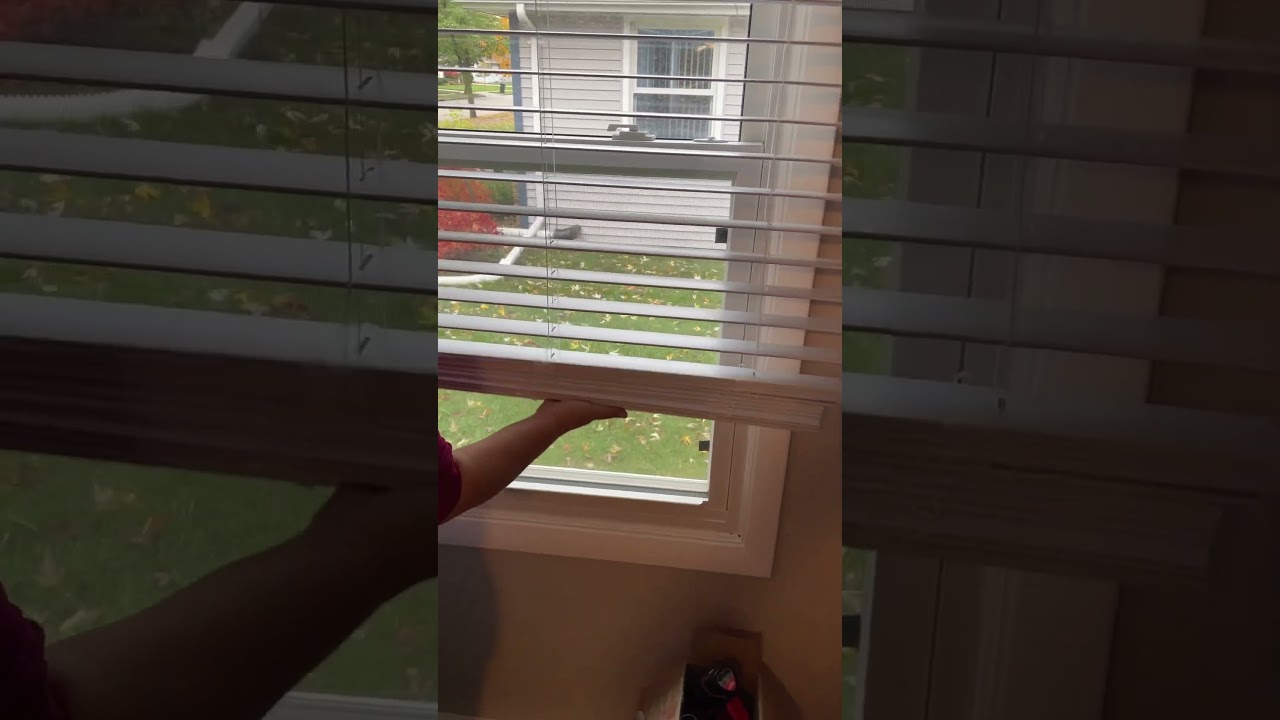How to adjust (open/close) cordless blinds