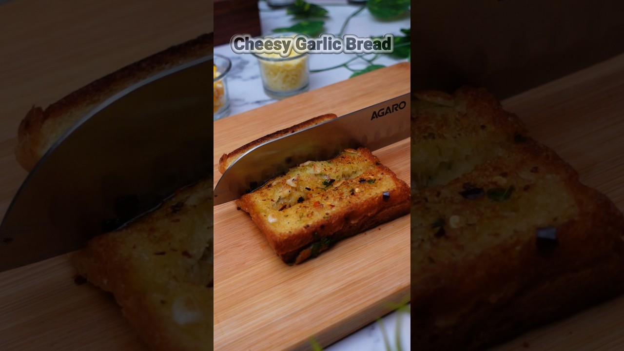 Ultimate Cheesy Garlic Bread Recipe | Irresistible and Melty! 🤤