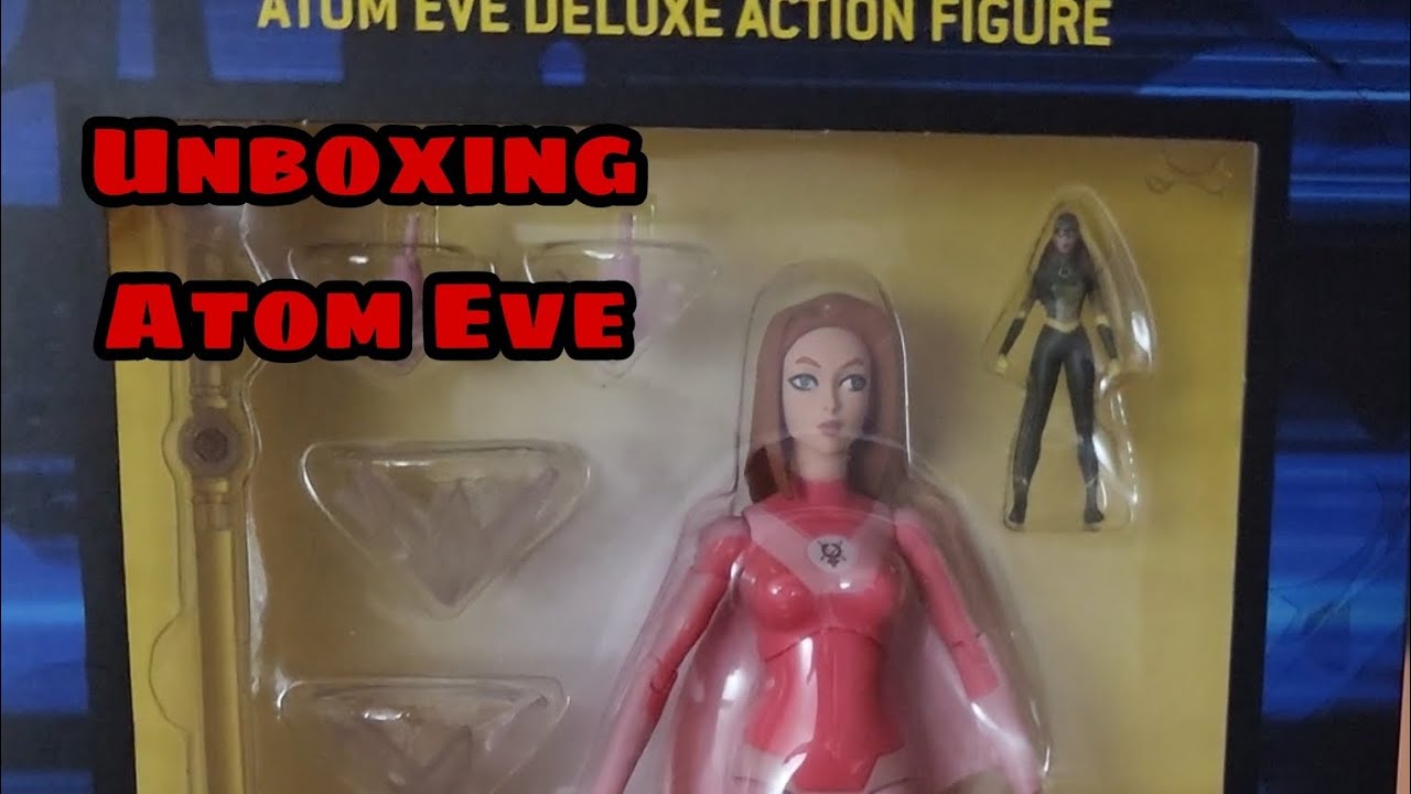 Unboxing Invincible's Atom Eve by Diamond Select