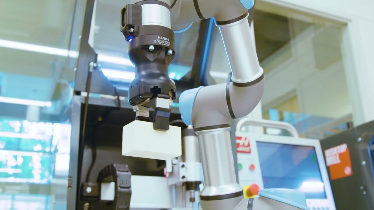Gain manufacturing experience with an Industry 4.0 Undergraduate Certificate