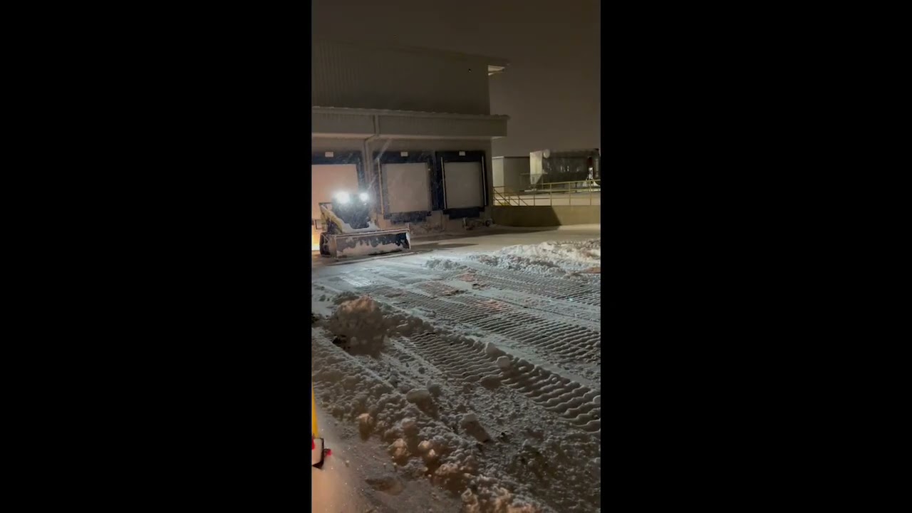 Cat 289d with 8ft snow pusher