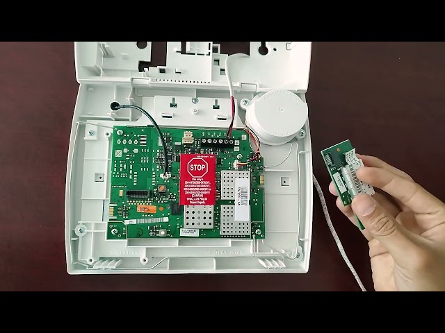 SYSCOM: IP-COM-HONEYWELL-HOME-RESIDEO - Avanzado Comunicador Ethernet Modular Compatible con ...