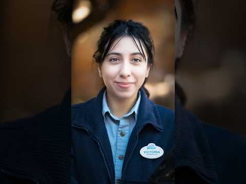 Meet Disney cast member, Victoria! 🩵