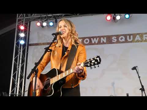 Kaylee Bell - "Keith" (C2C 2019, London)
