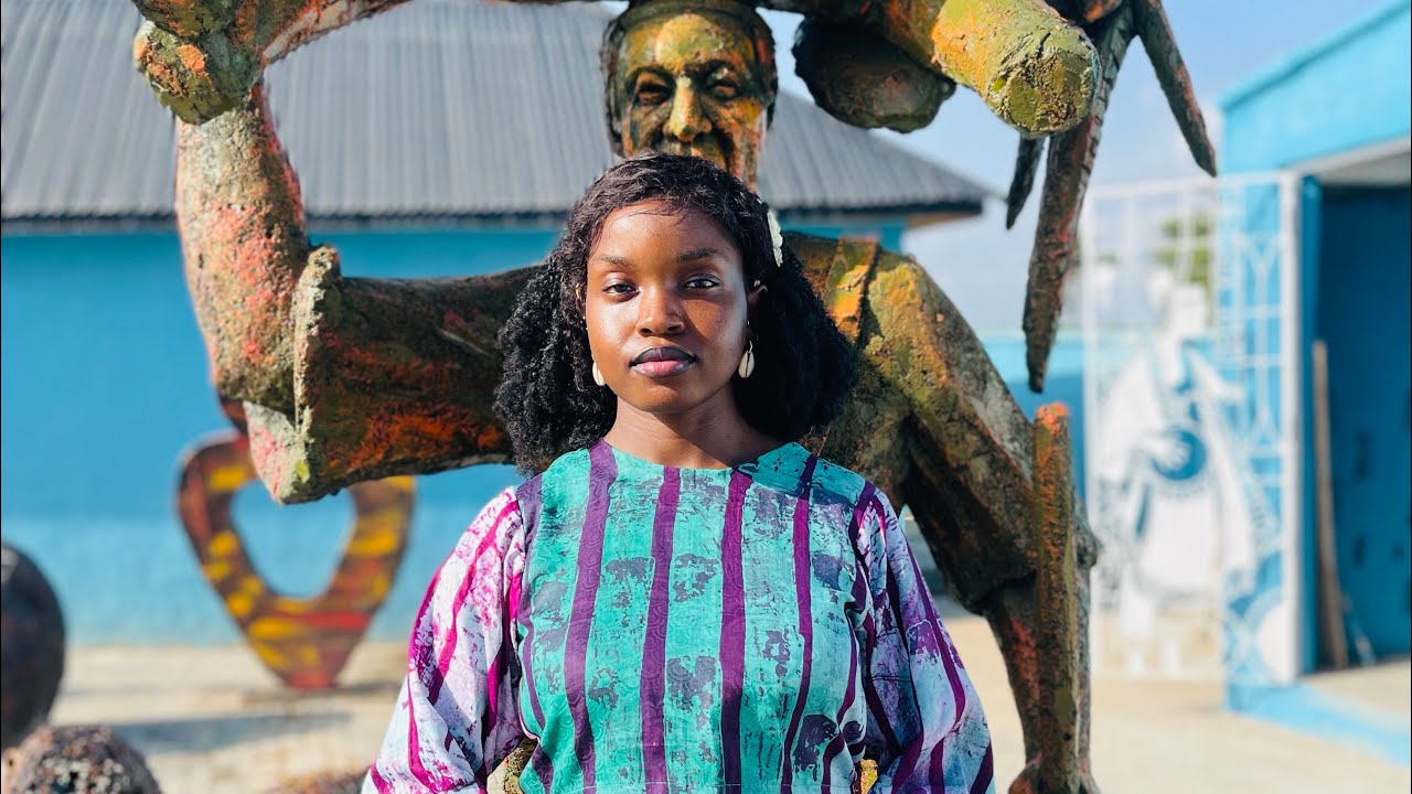 The difference between tie dye and Batik.  
