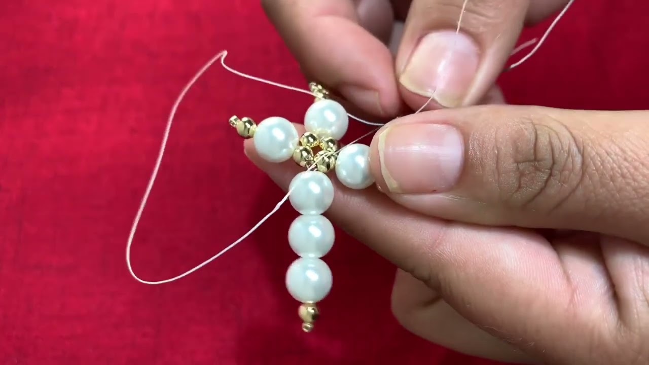 CÓMO HACER UNA CRUZ TEJIDA DE PERLAS ✨💫