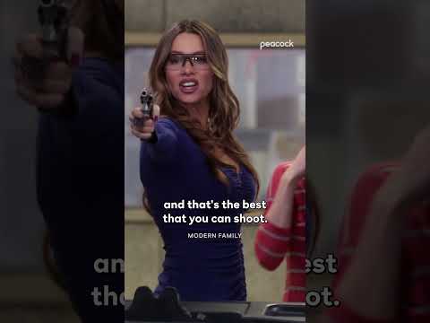 don’t let Gloria’s pretty nails fool you #ModernFamily #GloriaPritchett #SofiaVergara #Shorts