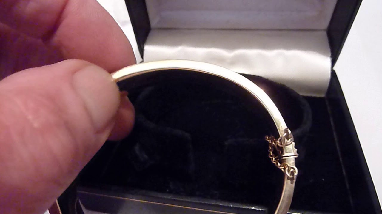 Vintage Victorian Style 9 Carat Gold Engraved Bracelet. 1990