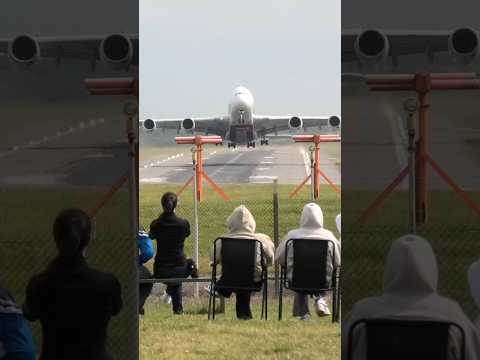 Emirates Airbus a380 takeoff โค๏ธโ๏ธ๐ฌ๐งthe worldโs biggest passenger jet ๐#aviation