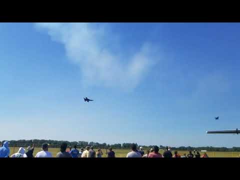 Blue angels high speed close pass midfield at midsouth airshow June 2022