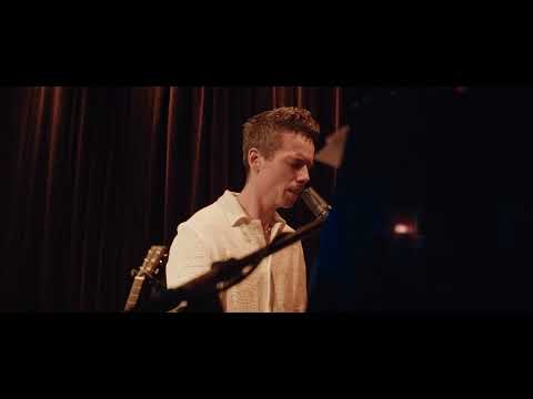 Mads Langer - Helt Deroppe (Live fra La Fontaine)