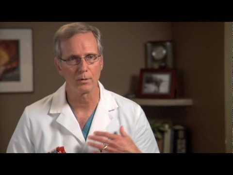 What are the symptoms of mitral valve regurgitation?