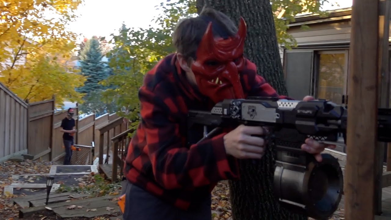 HALLOWEEN NERF WAR (HUMANS VS MONSTERS)!!