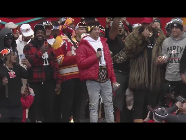 What did Patrick Mahomes and Travis Kelce do at Chiefs Super Bowl parade?