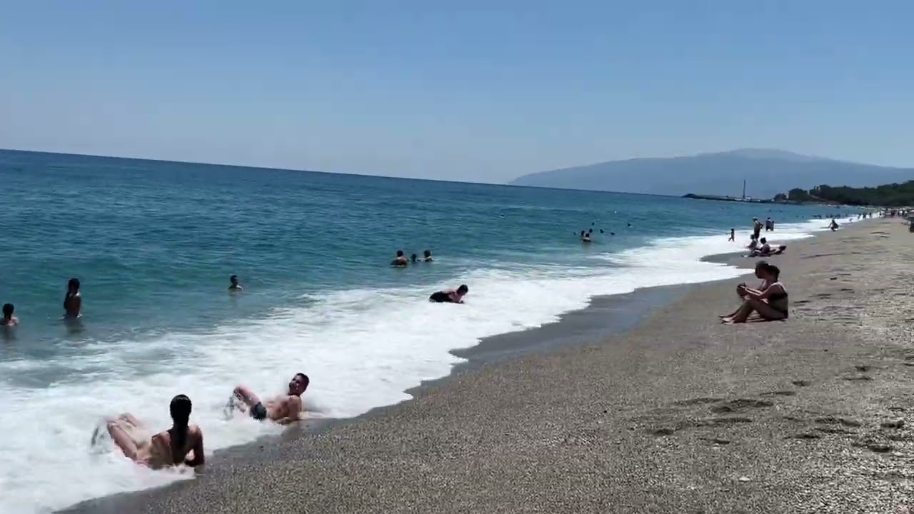 «Βουλιάζουν» από κόσμο τα παράλια – Δε πέφτει καρφίτσα στον Αγιόκαμπο ...