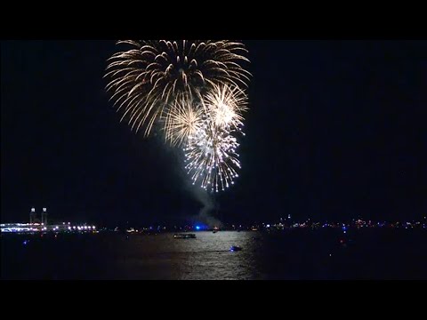 Navy Pier fireworks light up the Chicago sky over Lake Michigan