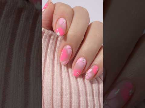 This blooming gel kit makes effortless, unique floral nail designs! 💅🏻🌸