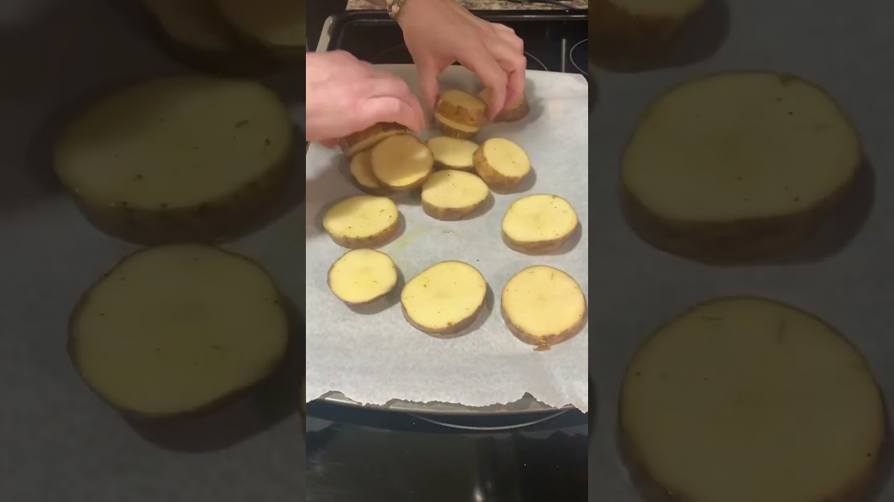Guide to making the EASIEST and best bacon cheesy potato skins!