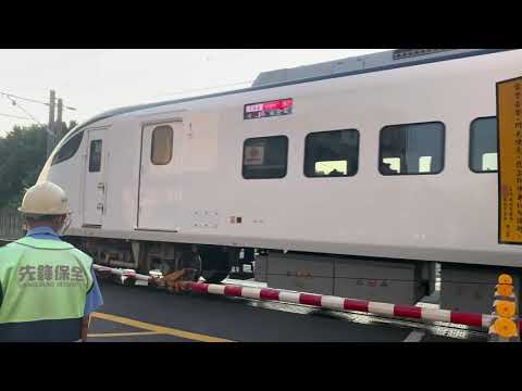 [TRA] PP1000 Series Number 138 and EMU3000 Series Number 385 Yong-An Street Railroad Crossing