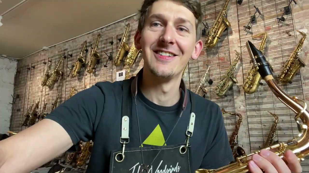 Play Testing Yanagisawa TWO2 VS TWO20 Bronze Body Tenor Saxophones! (TW02 vs TW020)