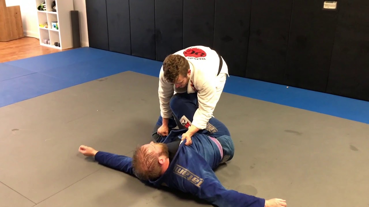 BJJ BASICS - PROF. TOM DEMOS FOLDING CHAIR PASS FROM REV. DLR | Dragon ...