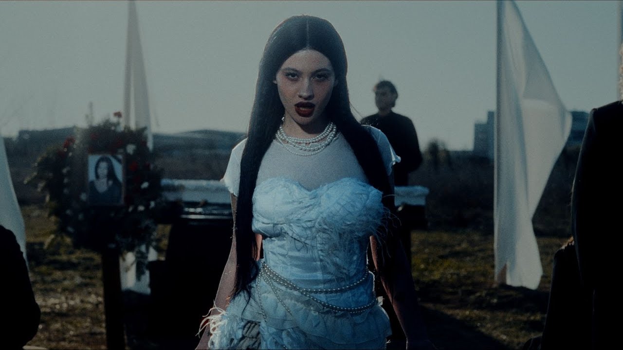 Erika Isac nu se teme de controverse: lansează „Cancel Culture (The ...