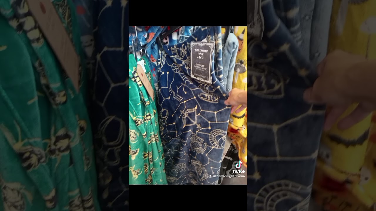 HALLOWEEN AND AUTUMN THEMED BLANKETS AT TK MAXX #TKMAXX #shorts  #homedecor #halloween #AUTUMN