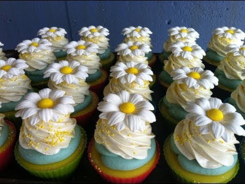 Making Daisy Soapy Cupcakes - Cold Processed