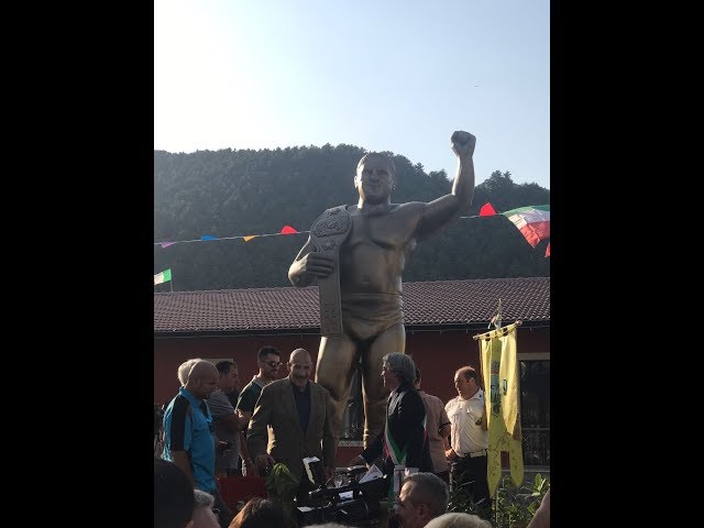 WWE News: 10 foot tall statue erected in WWE Legend's honour