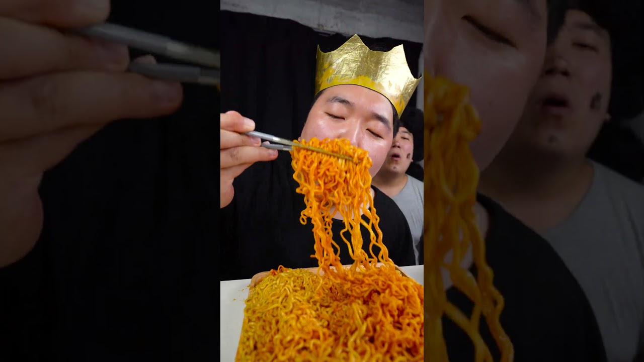 ASMR MUKBANG | mi kari api, hotdog, mi pedas, makan lucu