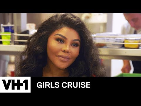 Lil' Kim Bonds w/ Chef Tobias | Girls Cruise