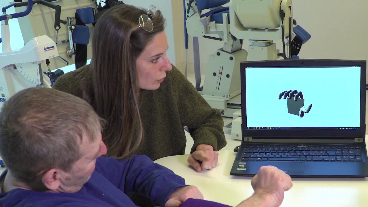 sEMG-based Classification Strategy of Hand Gestures for Wearable Robotics in Clinical Practice